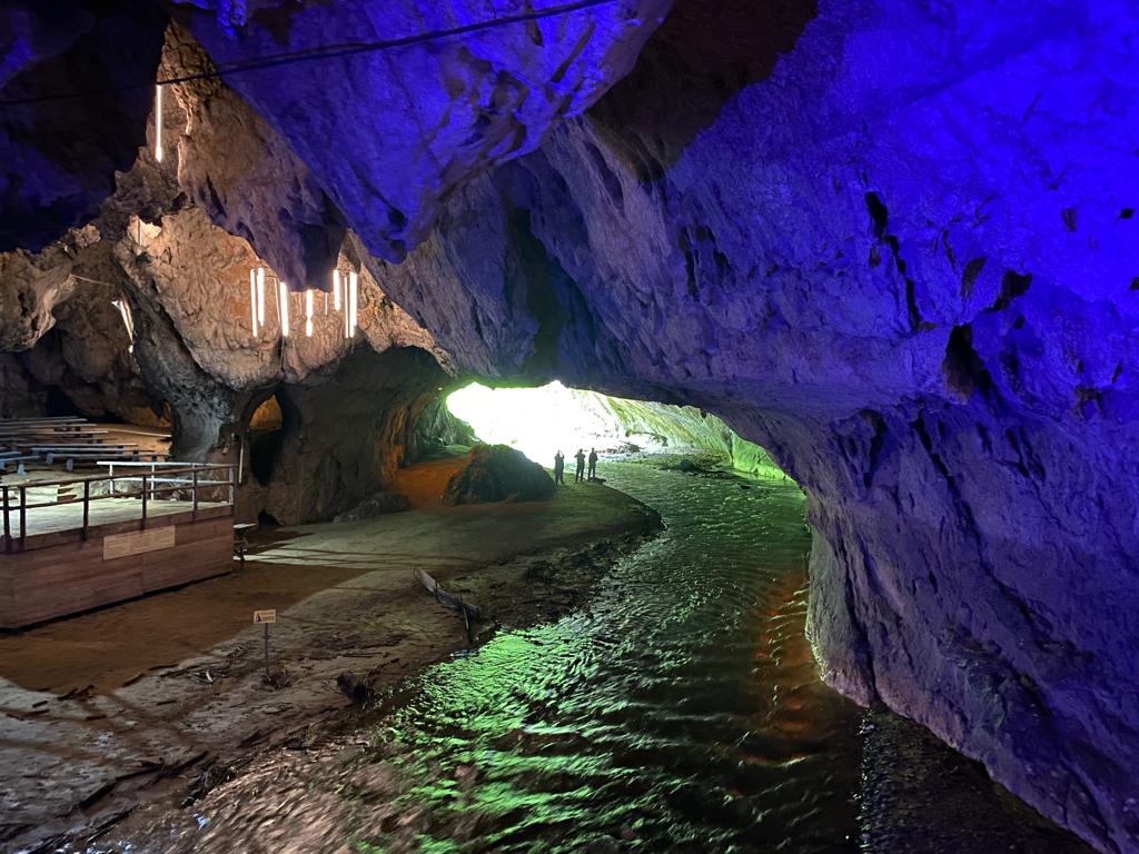 Peștera Bolii – singura din România străbătută de la un capăt la altul ...